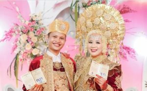 Khidmat dan Sarat Makna, Ini Prosesi Pernikahan Adat Padang